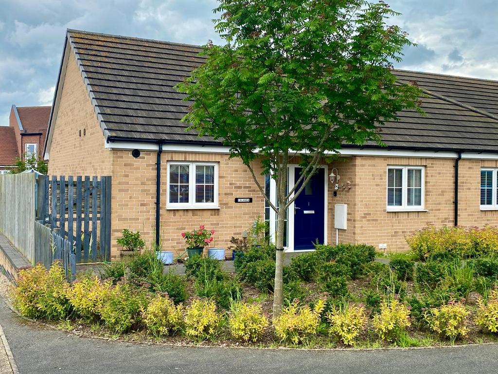 Conisbrough Close, Grantham, NG31 2 bed semi-detached bungalow - £165,000