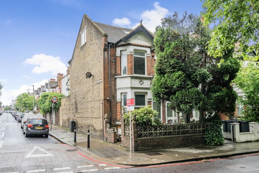 Clapham Common West Side, Battersea 2 bed flat - £550,000