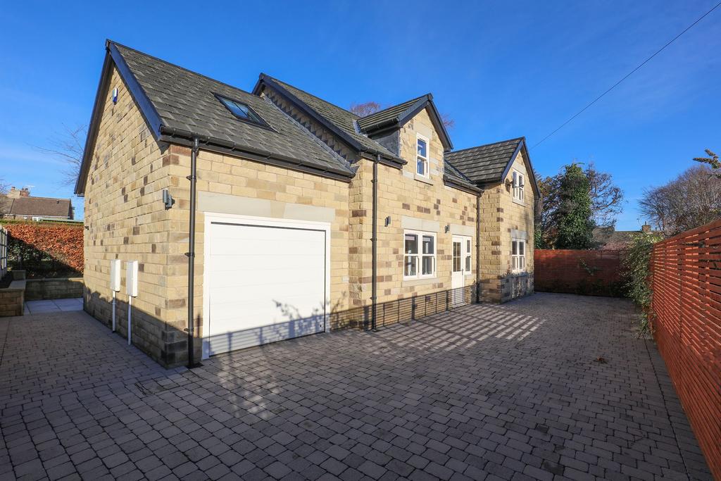 High Street, Sheffield S17 4 bed detached house - £2,750 pcm (£635 pw)