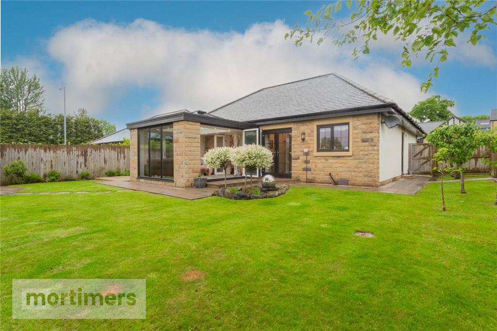 Lamb Roe Gardens, Barrow, Clitheroe... 3 bed detached bungalow - £560,000
