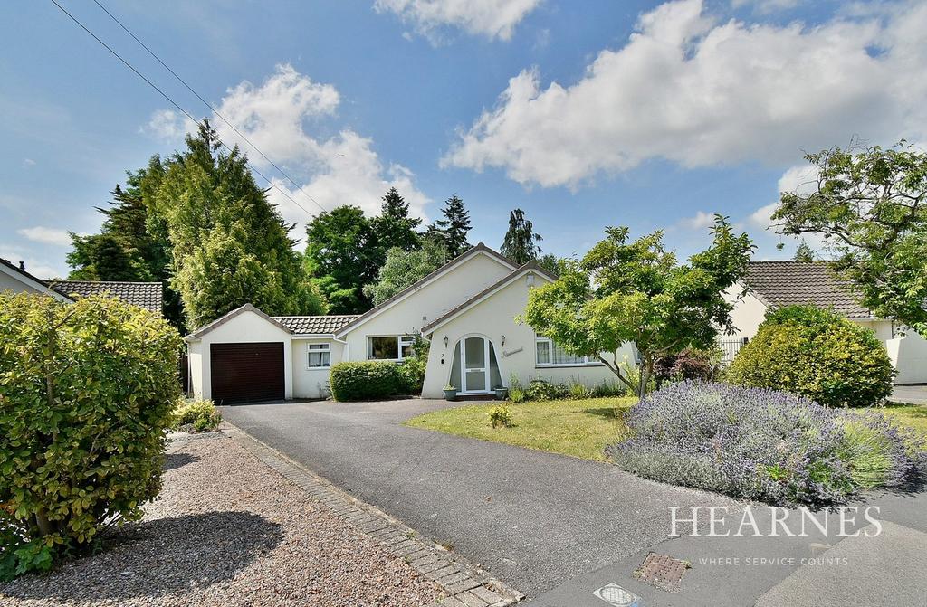 Martins Close, Ferndown, BH22 3 bed detached bungalow - £525,000