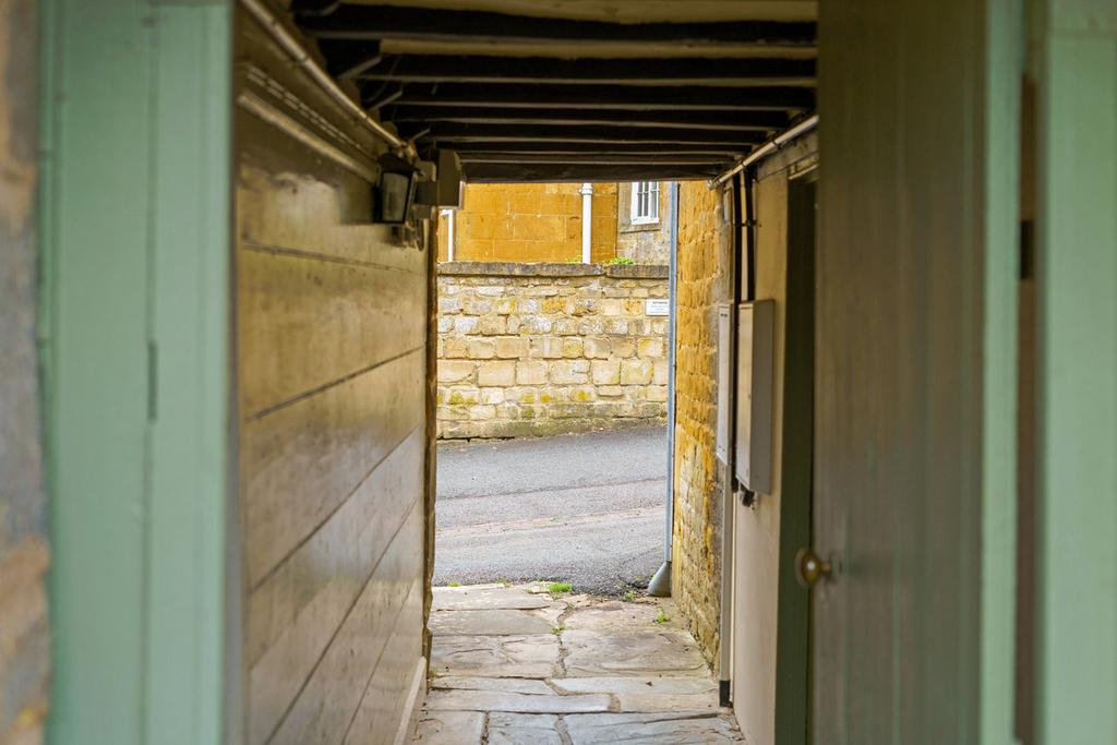 Blockley GL56 1 bed cottage - £280,000