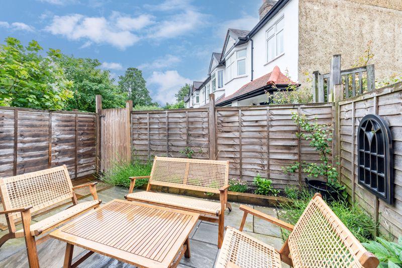 Kimble Road, London SW19 2 bed property - £425,000