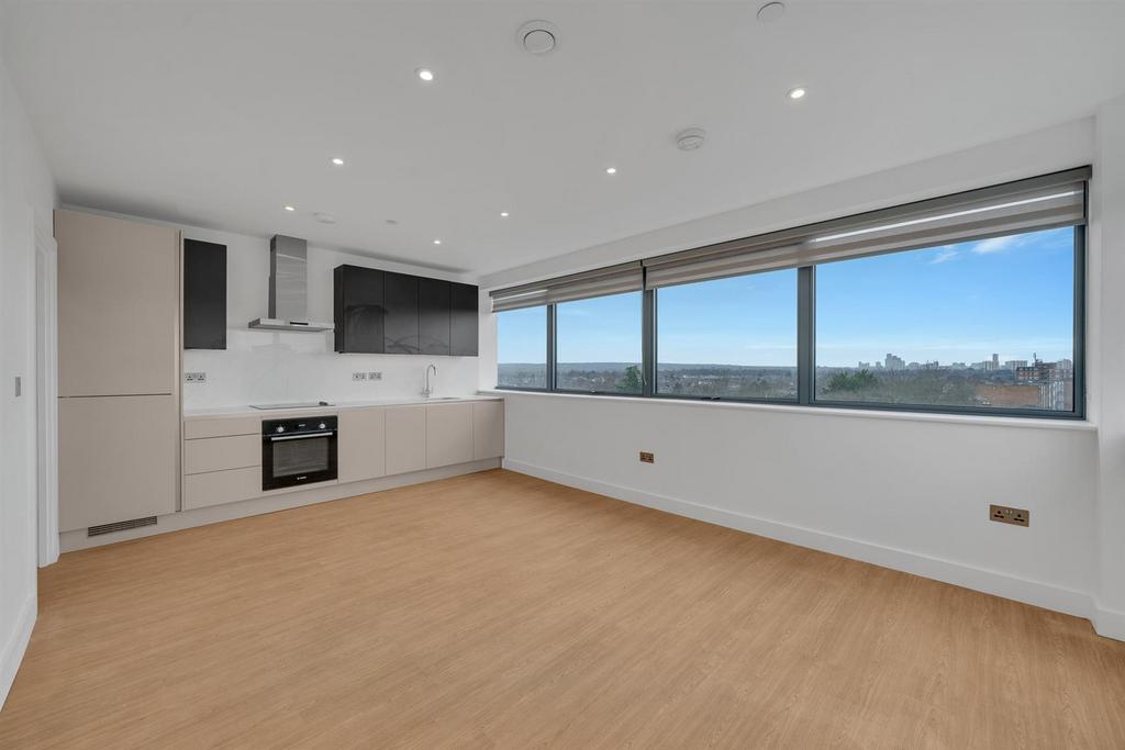 63 Croydon Road, Penge 2 bed flat - £1,700 pcm (£392 pw)