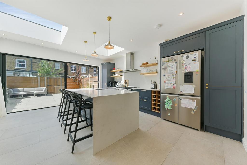 Kirkley Road, Wimbledon SW19 4 bed house - £4,250 pcm (£981 pw)
