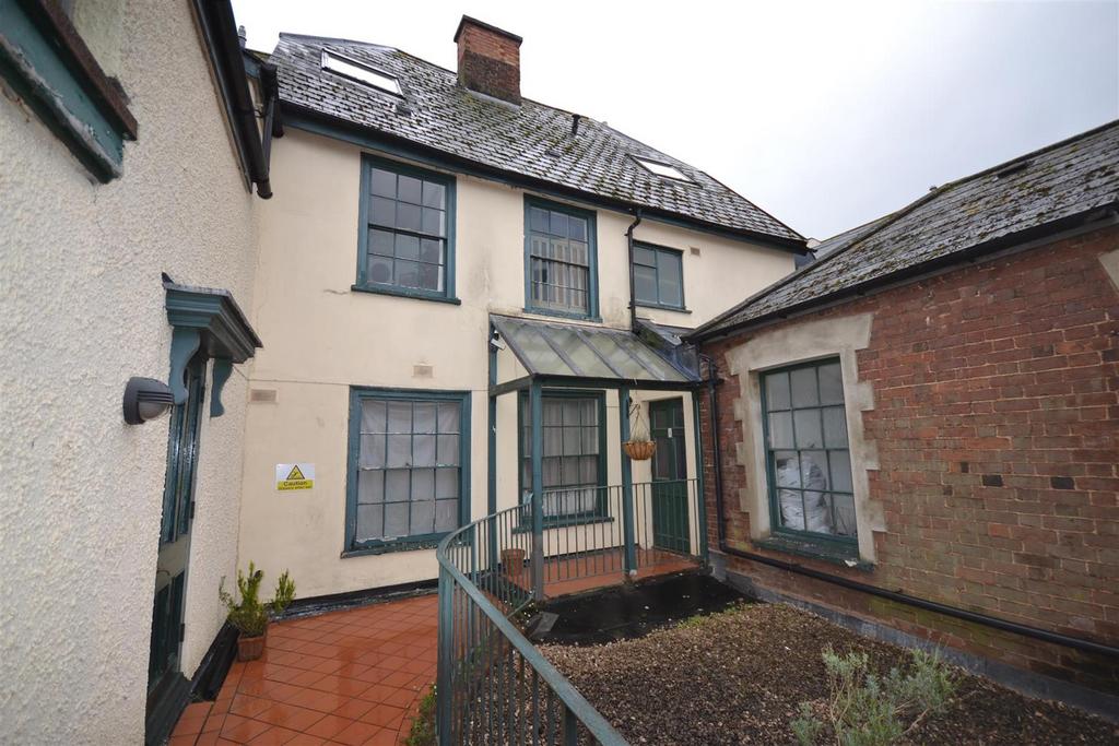 Mint Court, The Mint, Exeter 1 bed flat - £875 pcm (£202 pw)