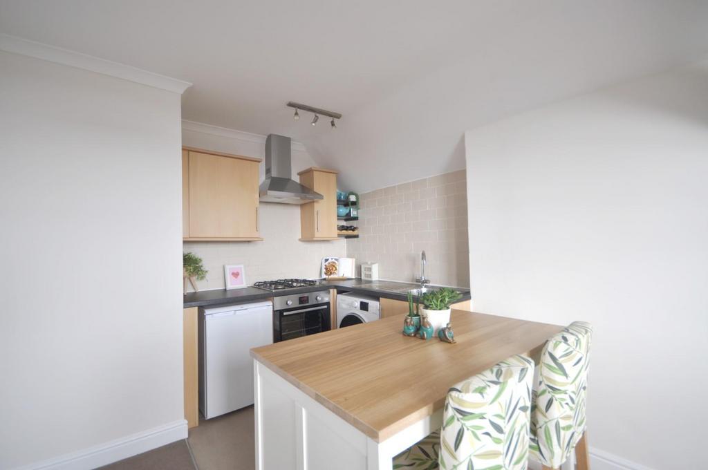 Alphington Road, Exeter, EX2 8HN 1 bed flat - £150,000