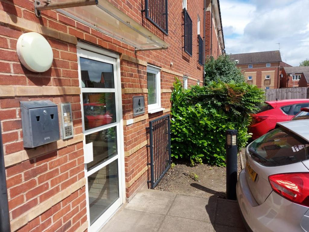 Torrent Close, Wilnecote, Tamworth 2 bed apartment - £130,000