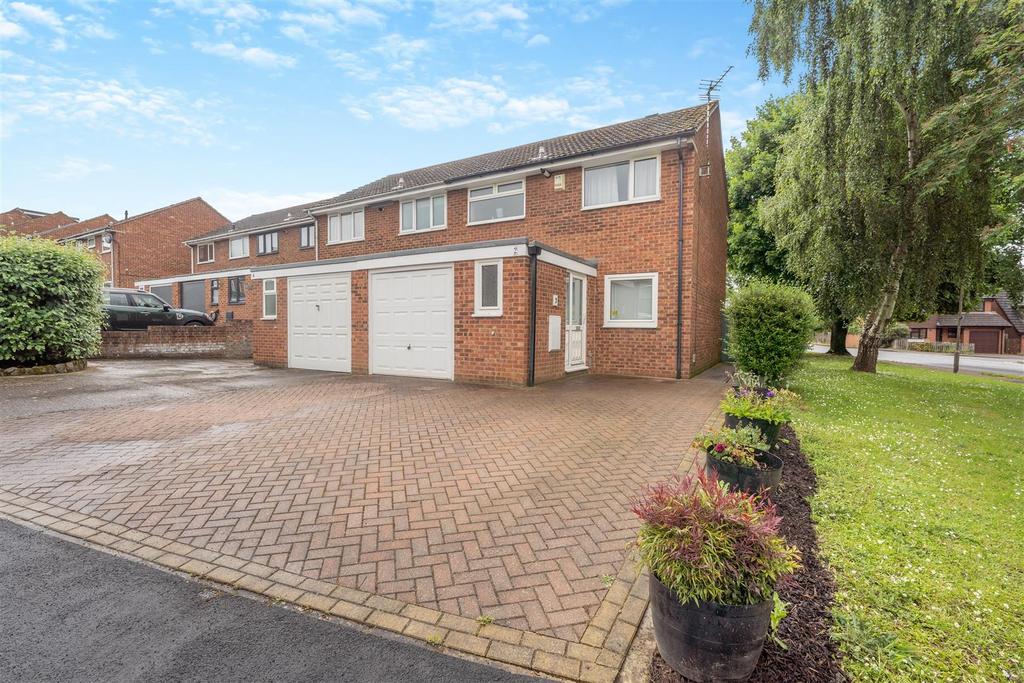 Wordsworth Way, Larkfield, Aylesford 3 bed semi-detached house - £390,000