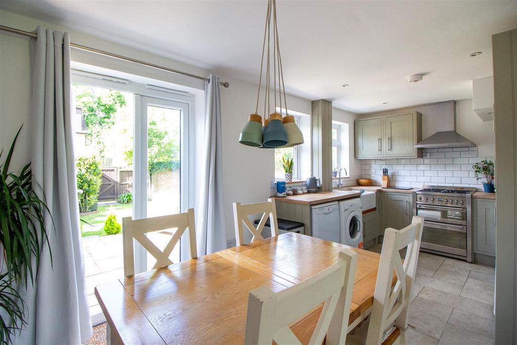 Priory Way, Haywards Heath 3 bed end of terrace house for sale - £400,000