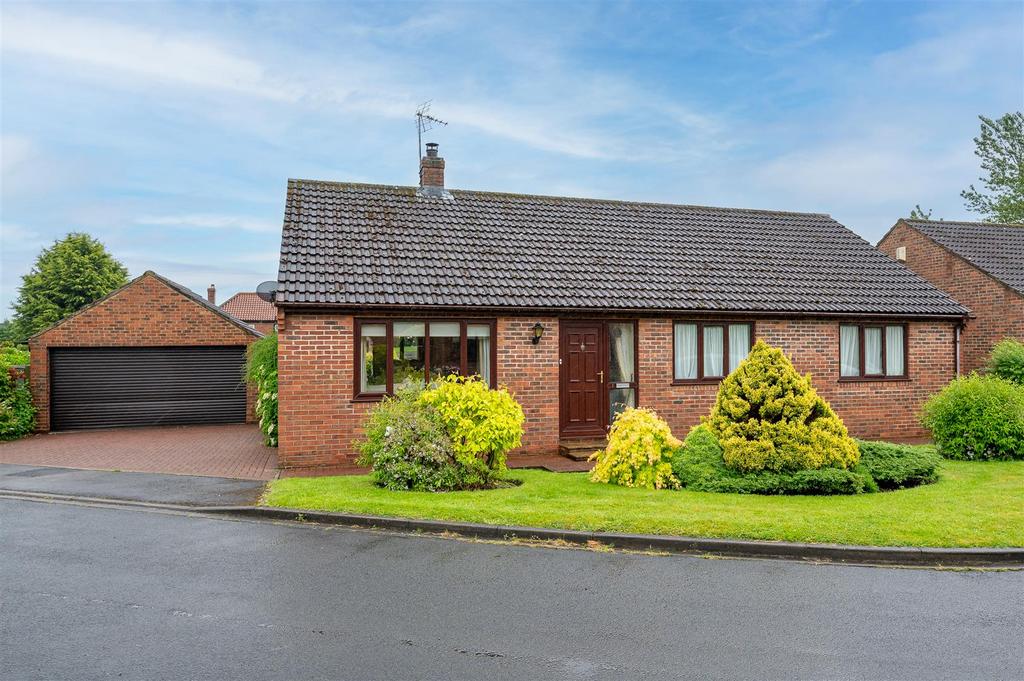 Church Farm Close, Rufforth, York... 3 bed detached bungalow for sale ...
