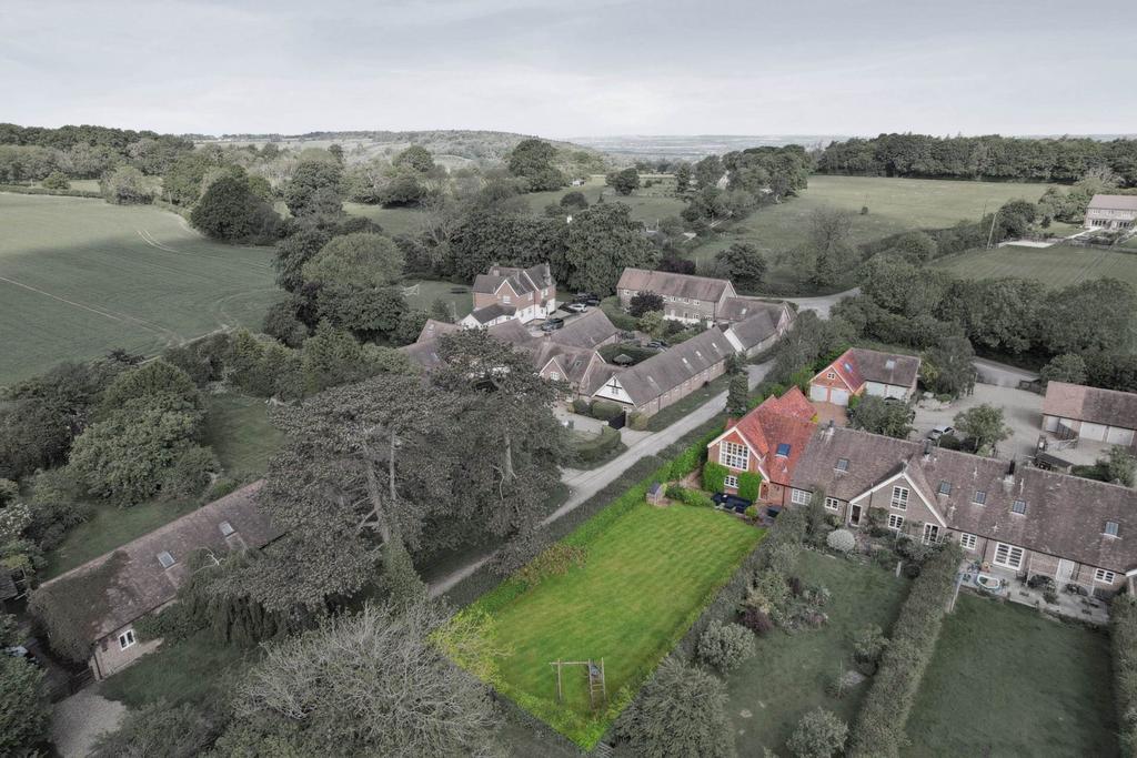 Church Lane, Hastoe 5 bed barn conversion - £1,400,000