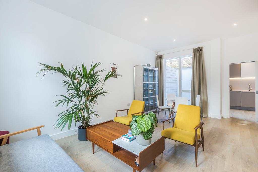London SW6 2 bed maisonette - £3,012 pcm (£695 pw)