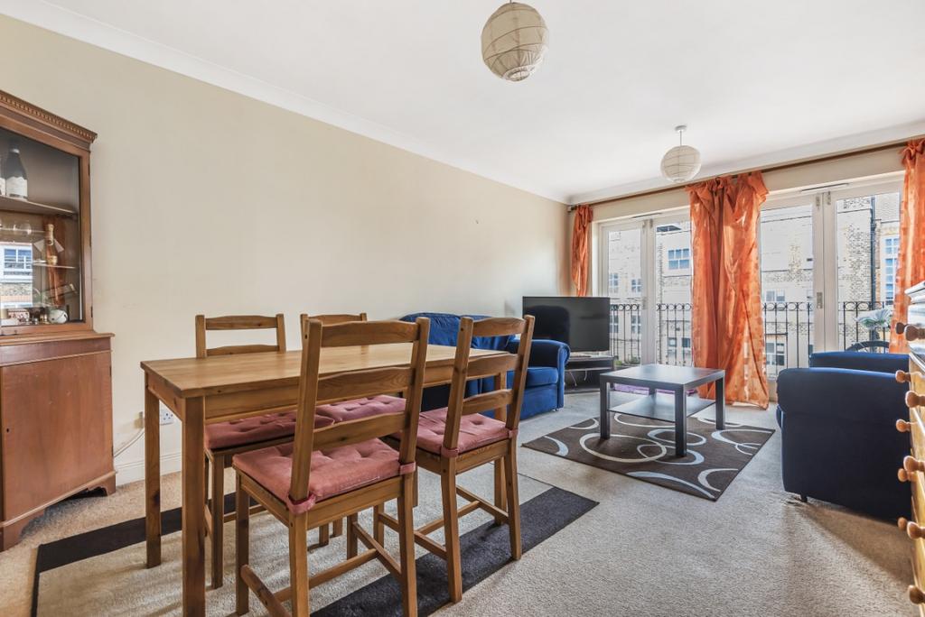 Bolingbroke Walk Battersea SW11 2 bed flat - £2,200 pcm (£508 pw)