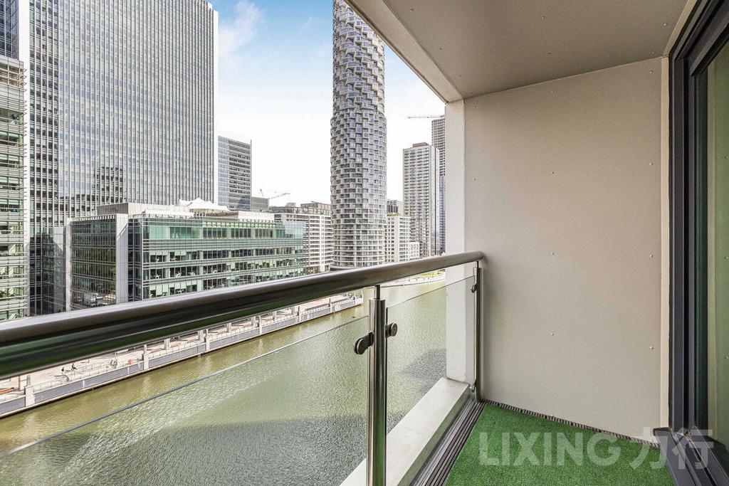 South Quay Square, Canary Wharf, E14 9RU 2 bed apartment - £700,000