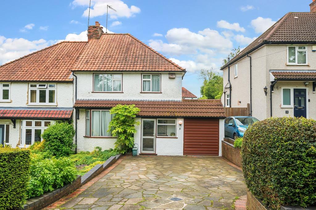 Markfield Road, Caterham CR3 3 bed semi-detached house - £525,000