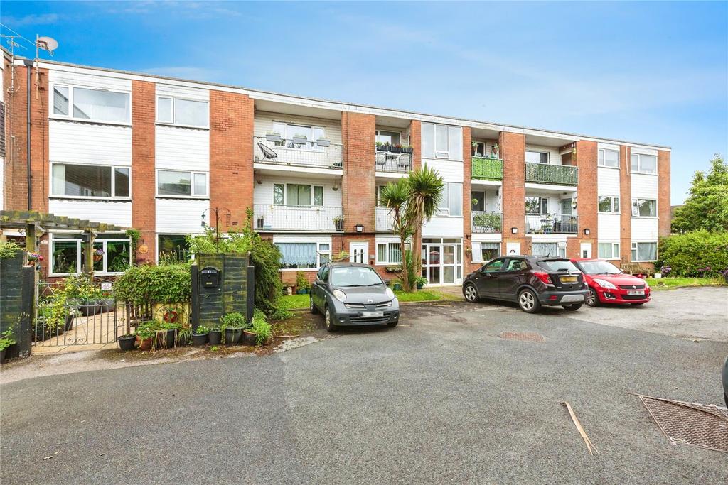Saltcotes Road, Lytham St. Annes... 2 bed apartment - £105,000