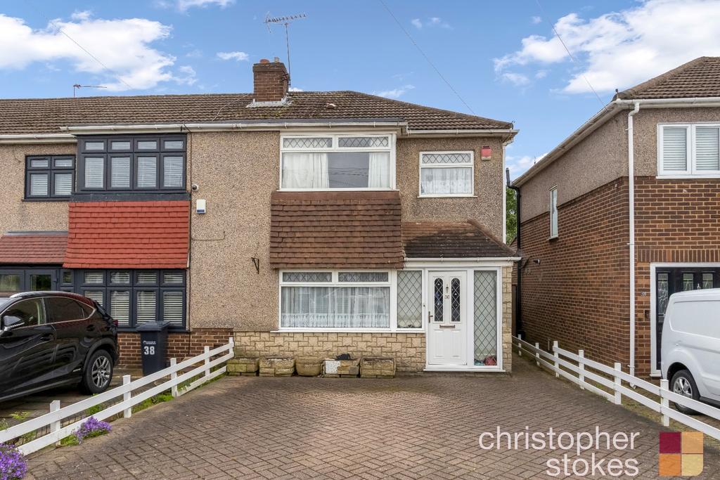Royal Avenue, Waltham Cross... 3 bed semi-detached house - £465,000