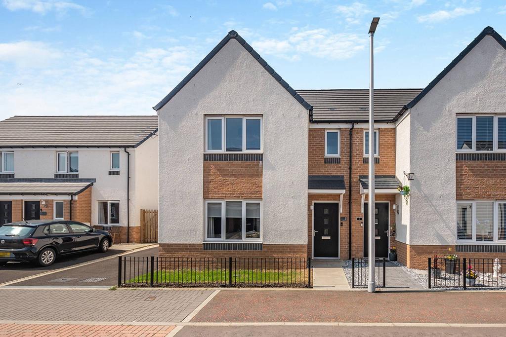 5 Rosslyn Loan, Kirkcaldy, KY1 2DA 3 bed semi-detached house - £227,000