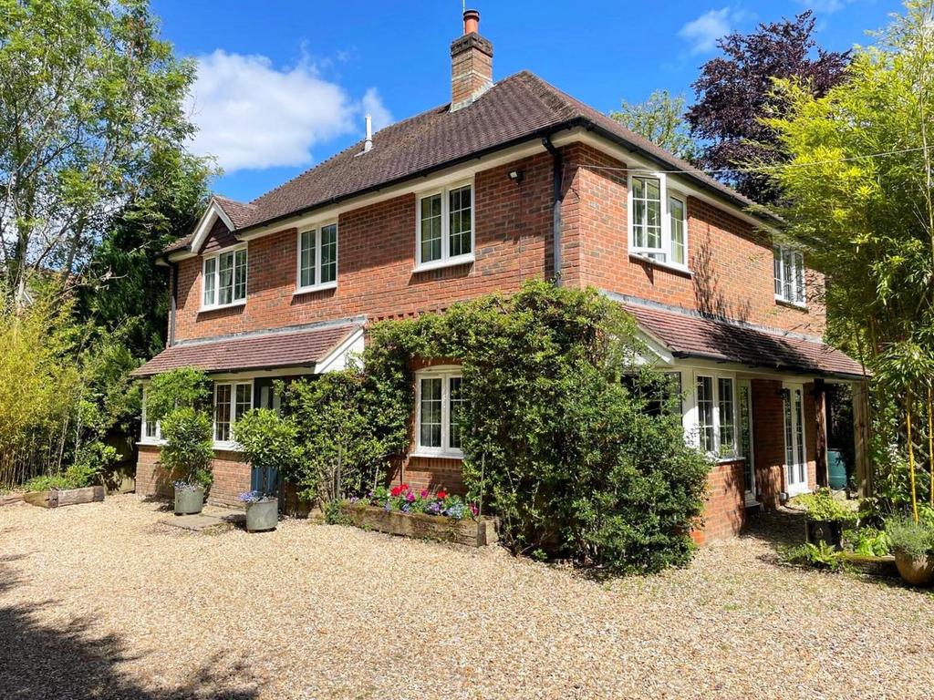 Sway Road, Brockenhurst, SO42 4 bed detached house - £999,995