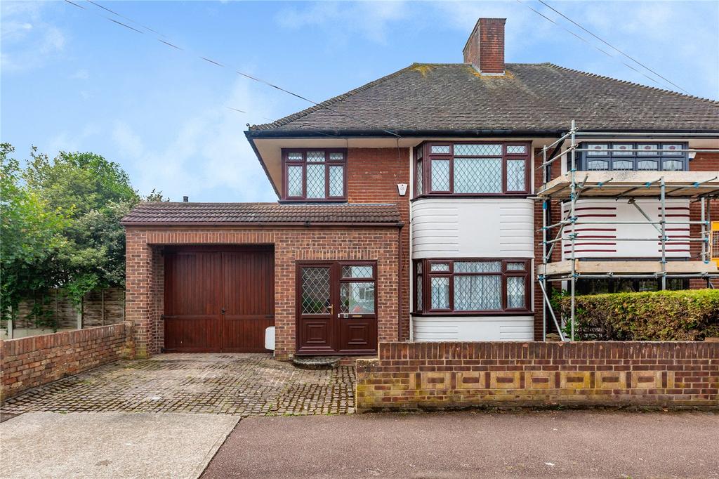 Rusper Road, Dagenham, RM9 3 bed semi-detached house for sale - £575,000