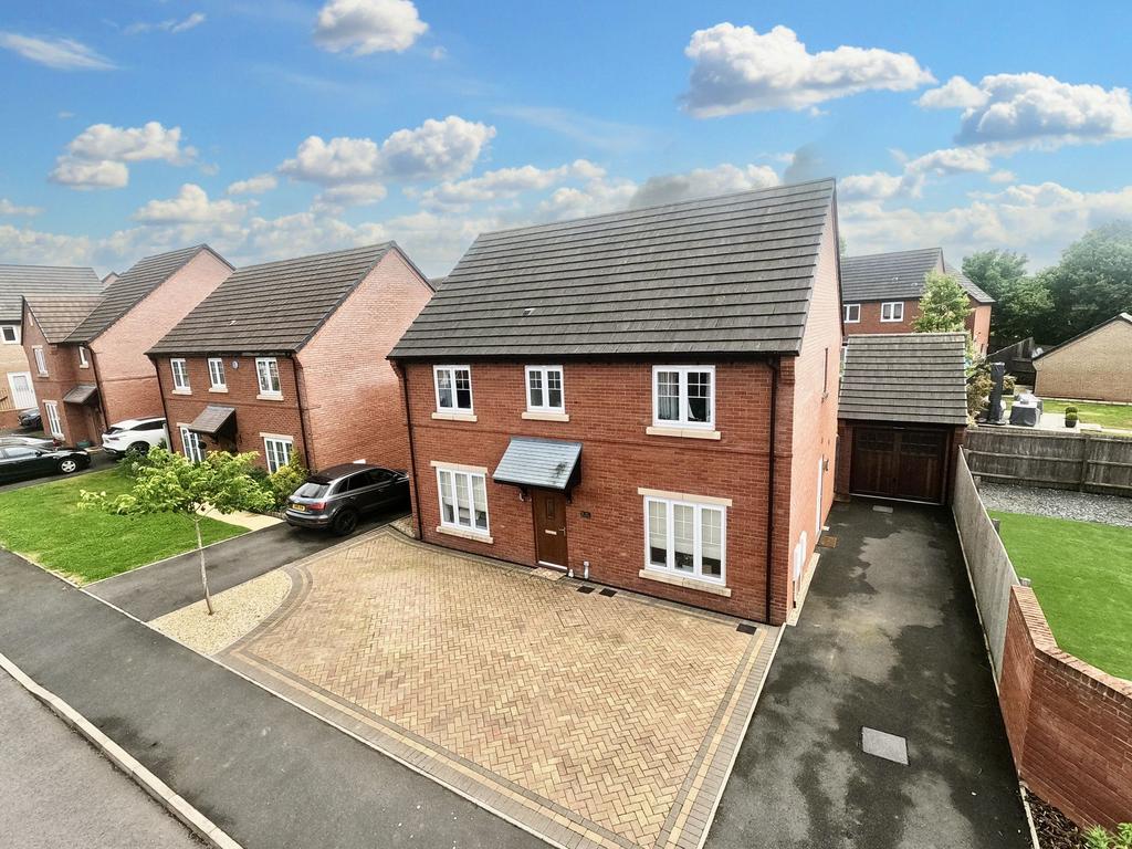Daffodil Drive, Gnosall, ST20 4 bed detached house - £375,000