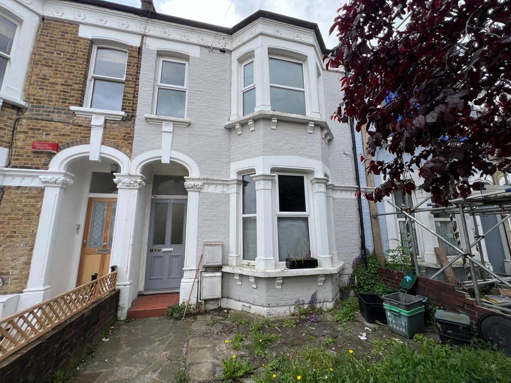 Top Flat, Venner Road, Sydenham, SE26 2 bed flat - £1,600 pcm (£369 pw)