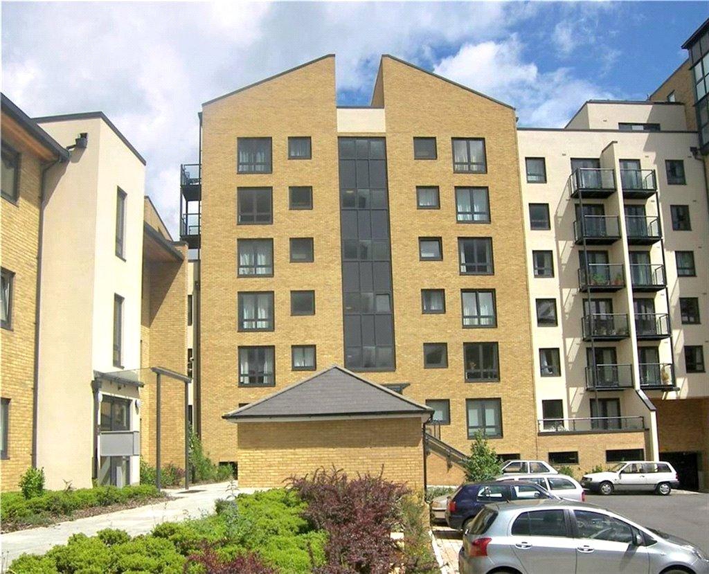 Victoria Way, Woking, Surrey, GU21 1 bed apartment - £215,000