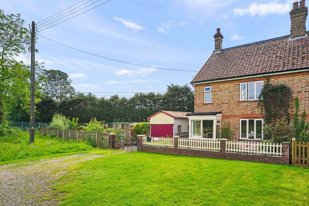 Mellis, Eye 3 bed semi-detached house - £350,000