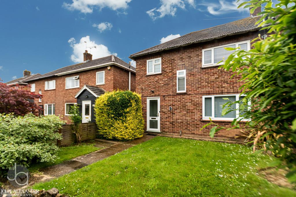 Cape Close, Prettygate, Colchester 3 bed semi-detached house - £275,000