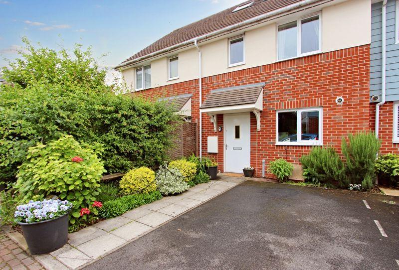 Milton Close, Basingstoke RG24 3 bed terraced house - £300,000