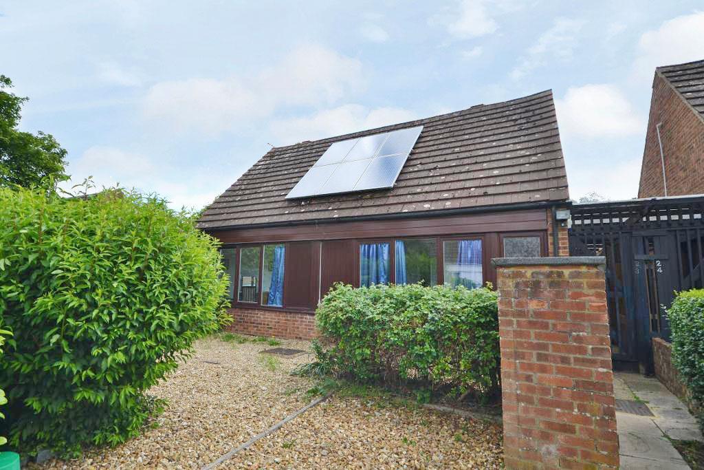 Great Linford, Milton Keynes MK14 4 bed detached house - £325,000