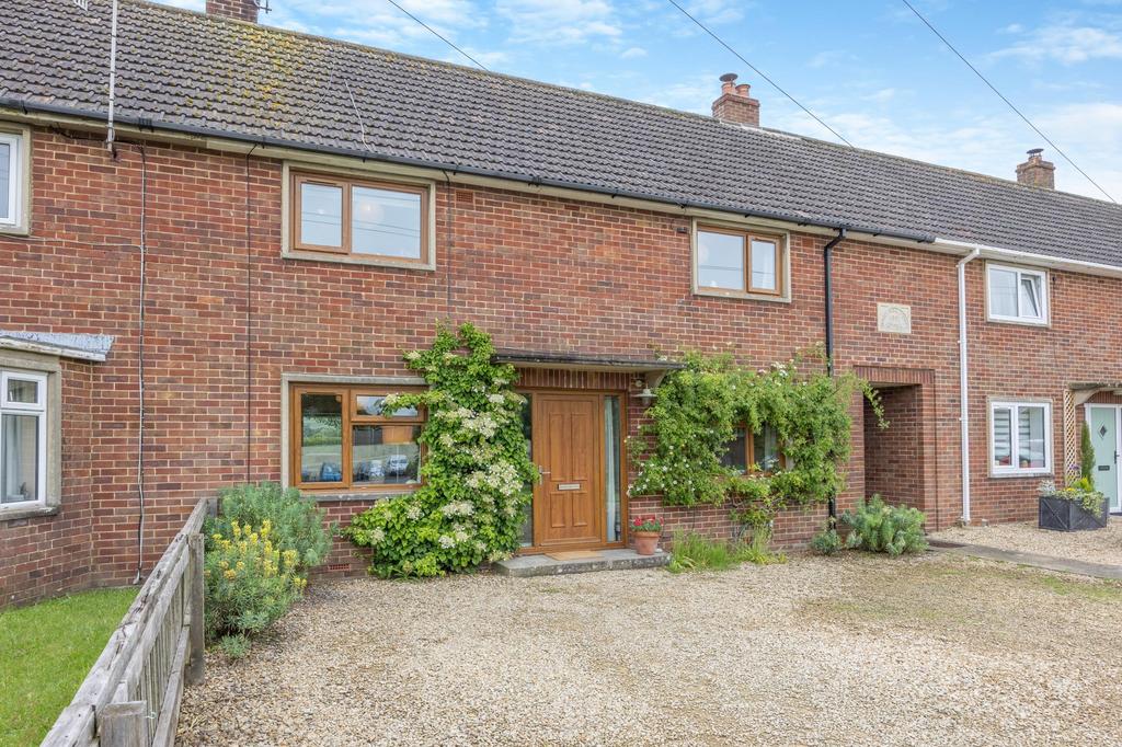 Sandfield, Devizes SN10 3 bed terraced house - £320,000