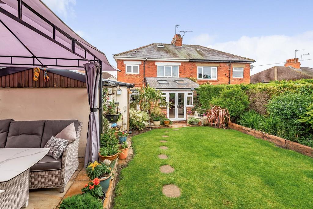 Woodhill View, Wetherby 3 bed semi-detached house - £400,000