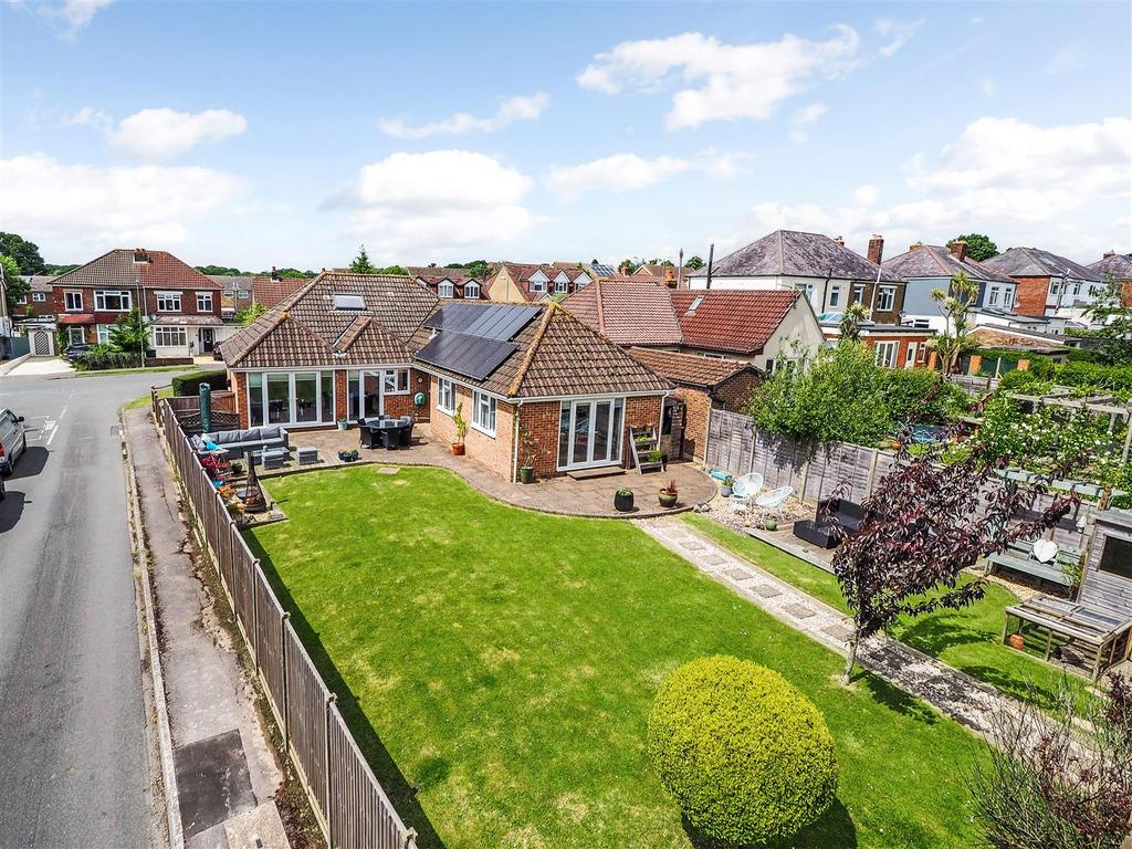 Cowplain, Hampshire 4 bed detached house - £600,000
