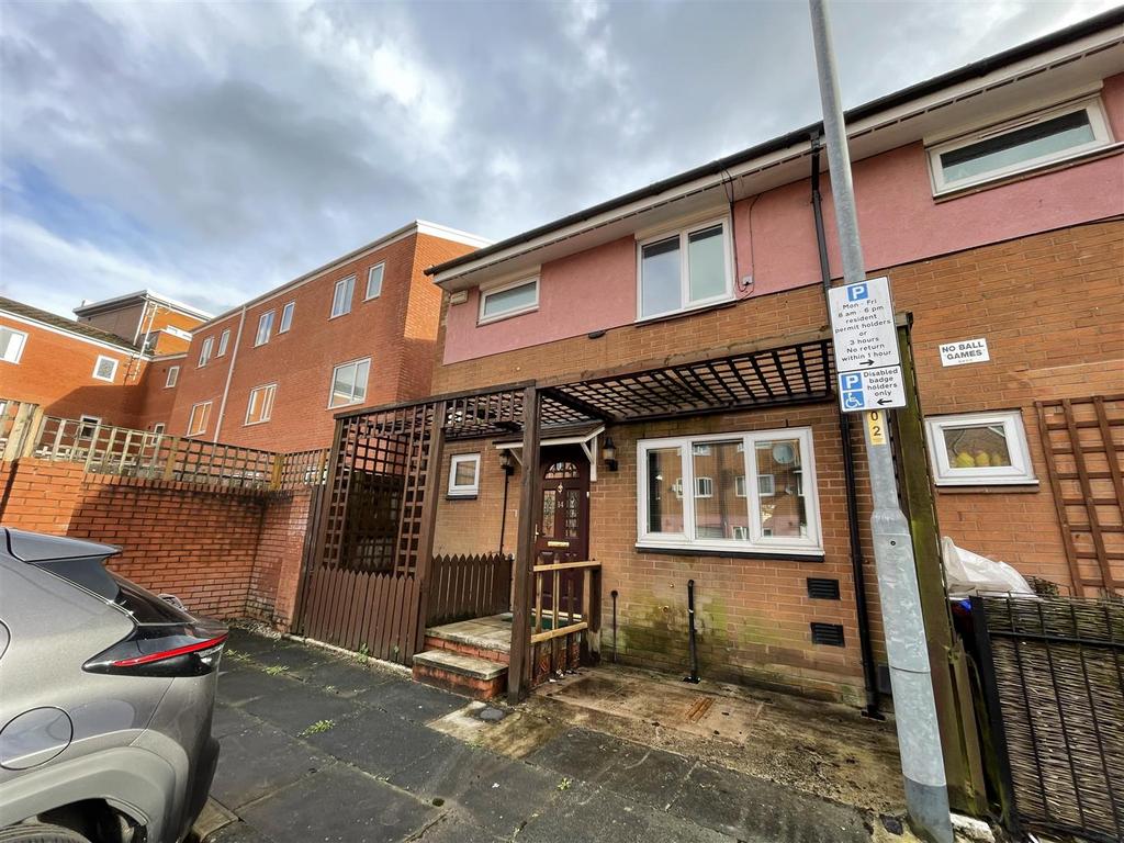 Drybrook Close, Longsight, Manchester 3 bed end of terrace house for sale - £230,000