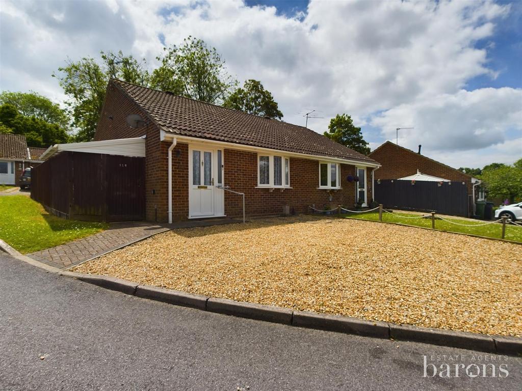 Holbein Close, Basingstoke RG21 2 bed semi-detached bungalow - £300,000