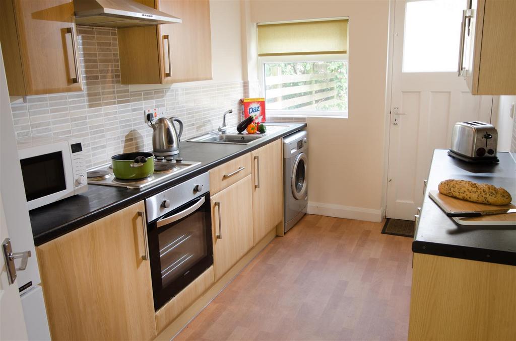 Willow Lane, Lancaster LA1 4 bed private hall to rent - £498 pcm (£115 pw)