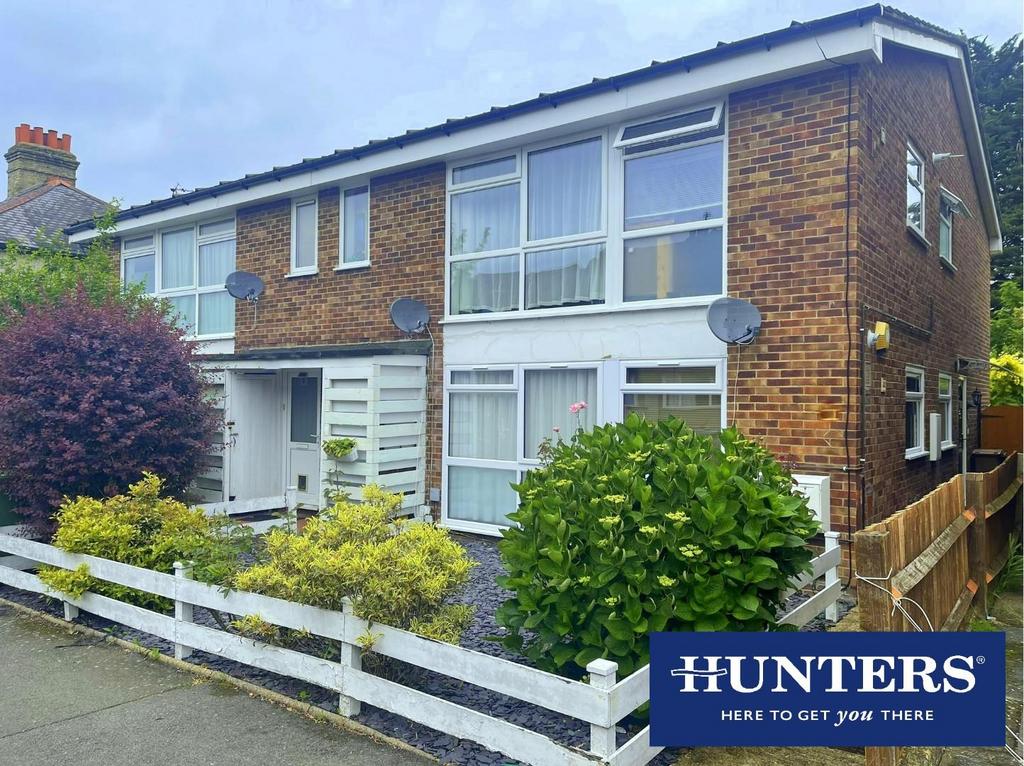 Hampton Road, Worcester Park 2 bed flat - £1,800 pcm (£415 pw)