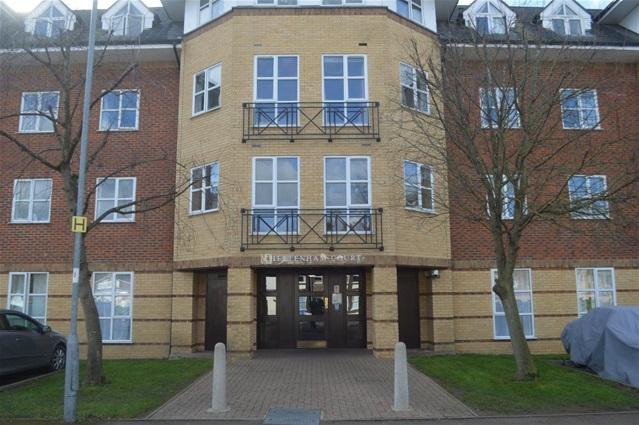 Cheltenham Court, Dexter Close, St... 2 bed flat to rent - £1,700 pcm ...