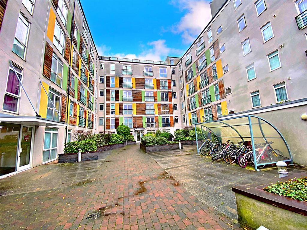Maxwell Road, Borehamwood WD6 1 bed flat for sale - £249,950