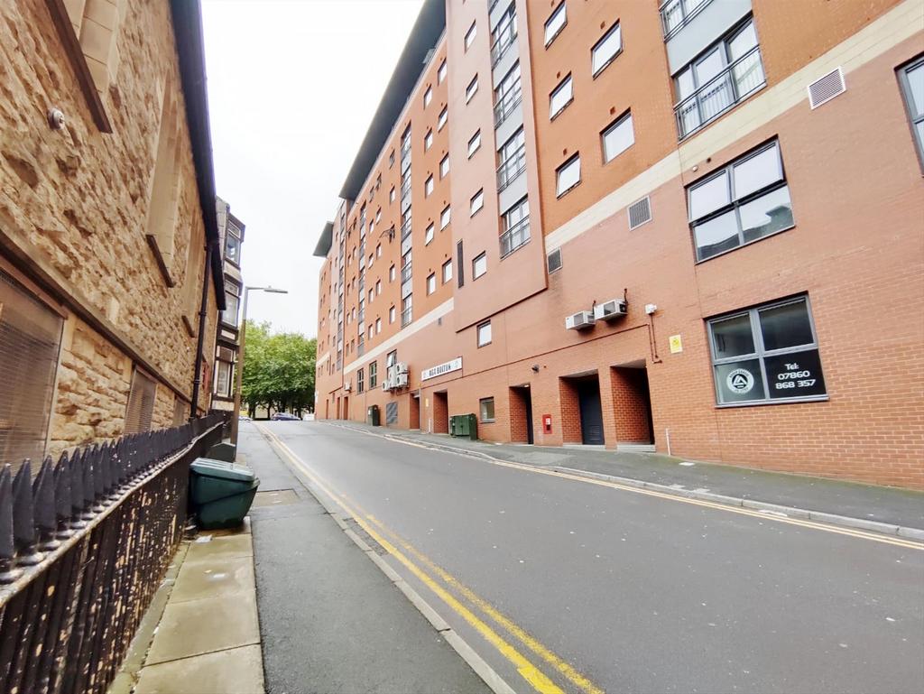 Marsden House, Bolton BL1 2 bed flat - £795 pcm (£183 pw)