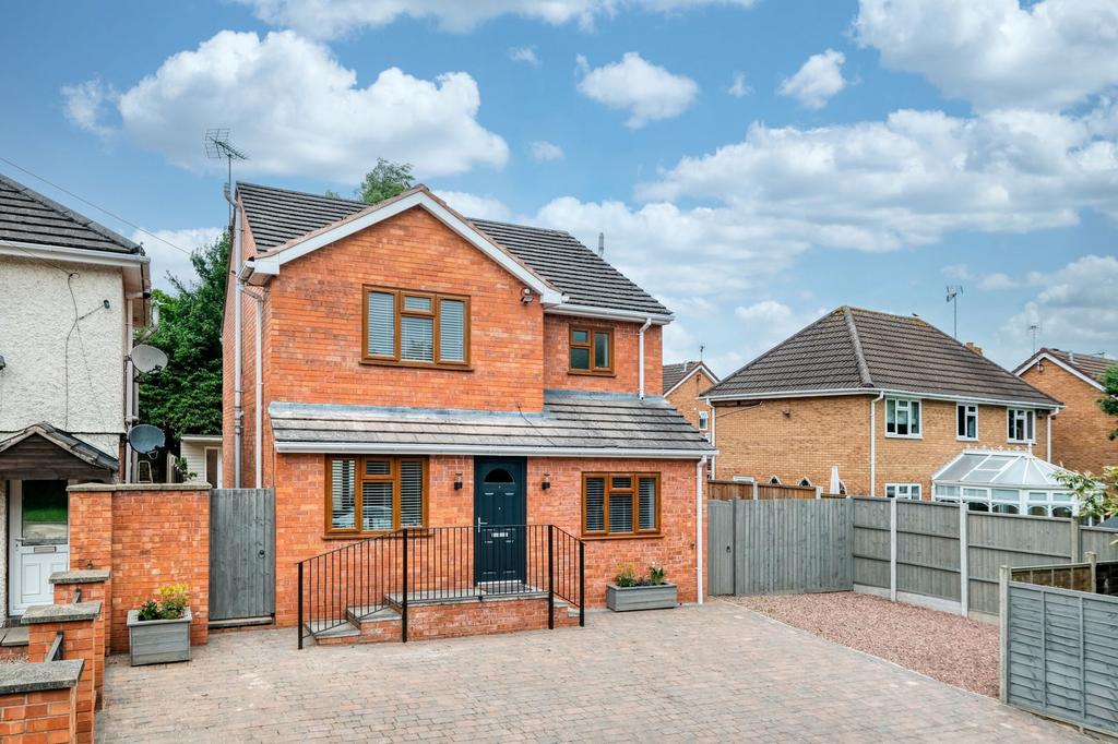 Middle Hollow Drive, Lyppard Hanford... 3 bed detached house - £350,000