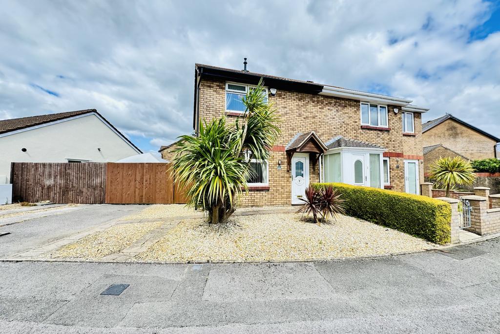 Enfield Drive, Barry 3 bed semi-detached house - £275,000