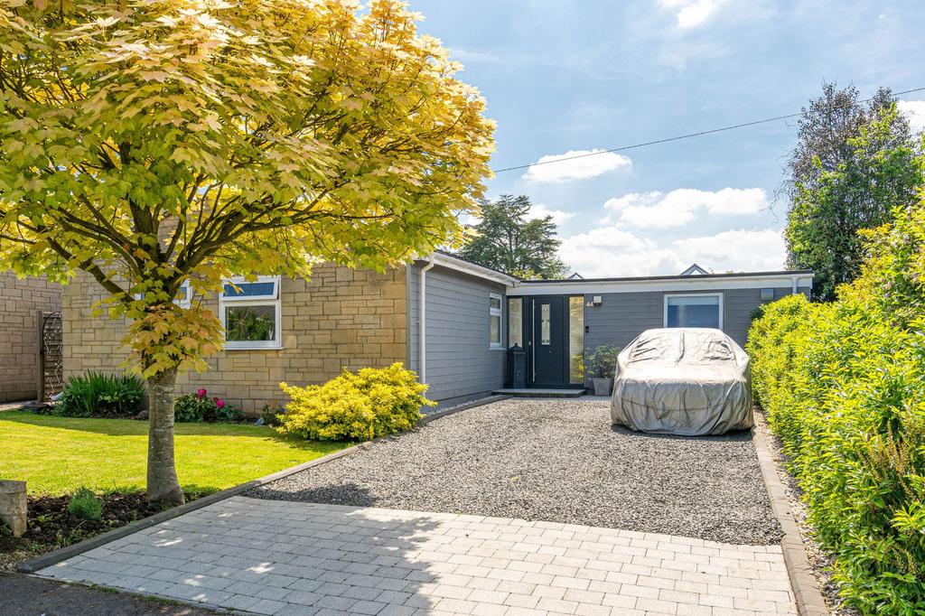 The Parklands, Hullavington 4 bed detached bungalow - £475,000