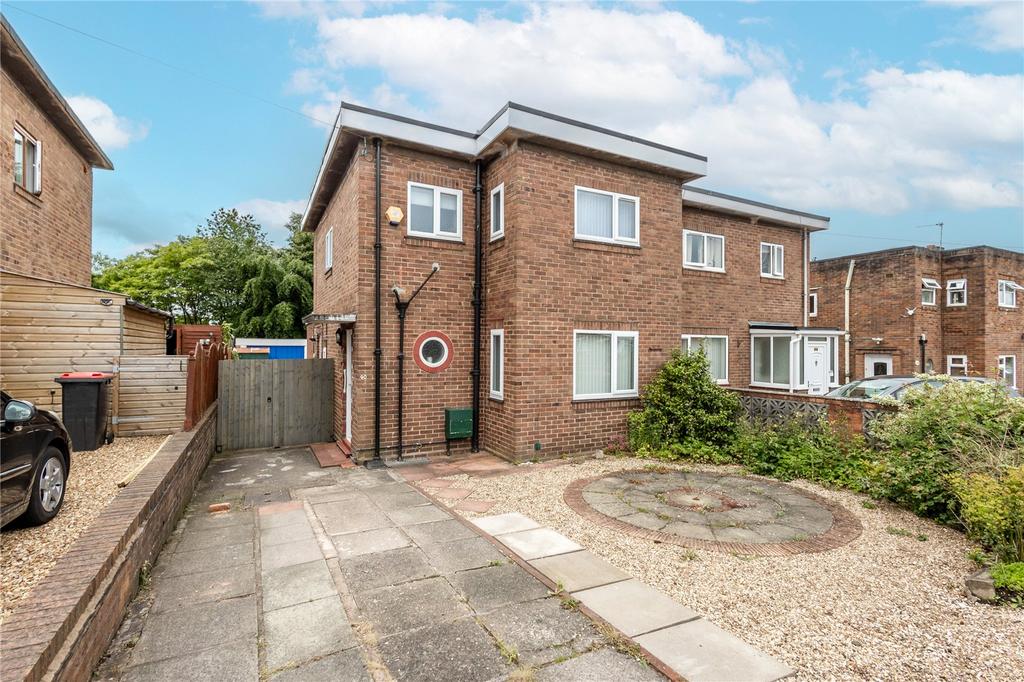 East Avenue, Donnington, Telford... 3 bed semi-detached house - £190,000