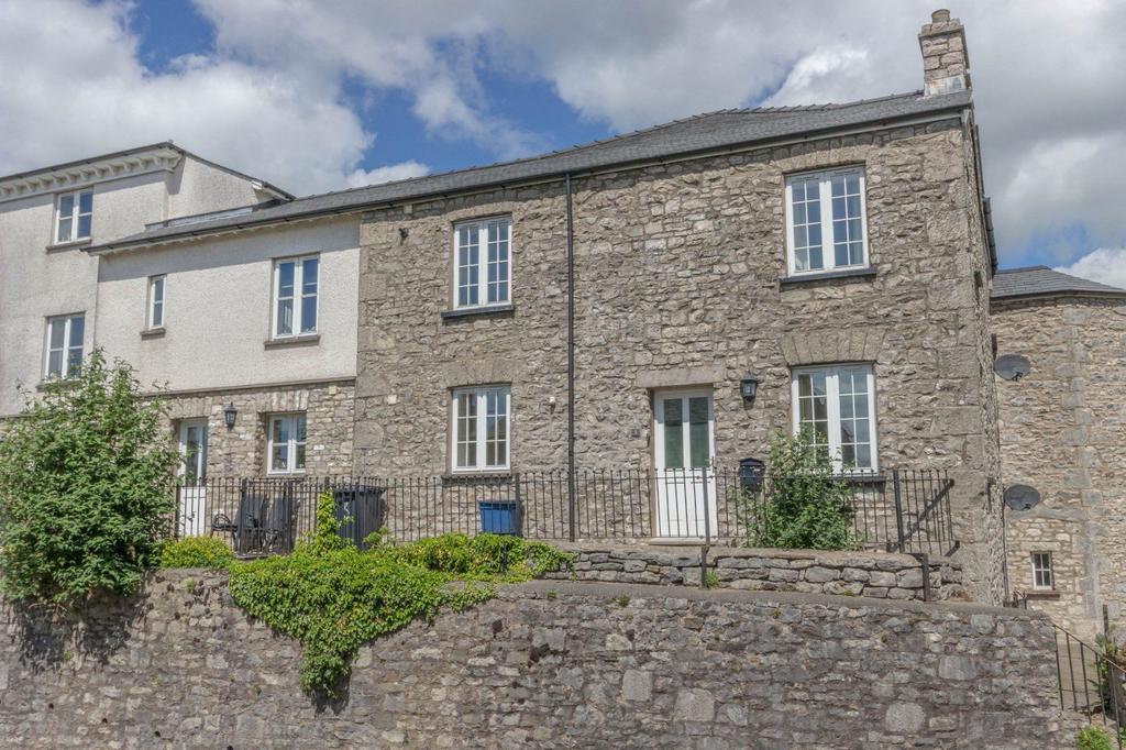 3 The Mount, Beast Banks, Kendal 2 bed flat - £875 pcm (£202 pw)
