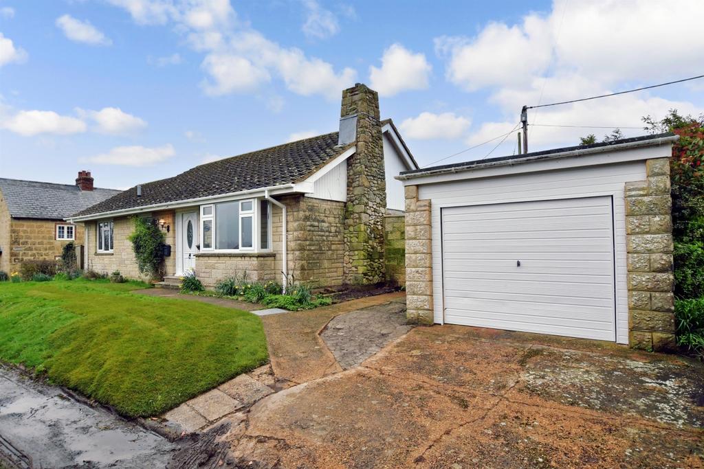 Main Road Thorley PO41 2 bed detached bungalow - £1,250 pcm (£288 pw)