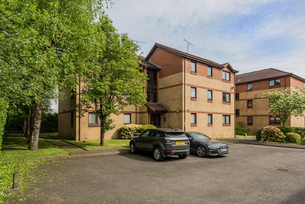 17D Stonefield Green, Lochfield Road... 2 bed flat - £99,995