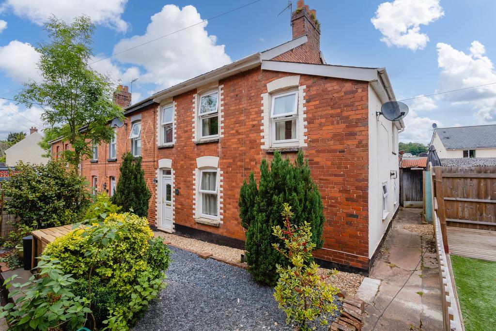 Mill Street, Crediton, EX17 4 bed end of terrace house - £220,000